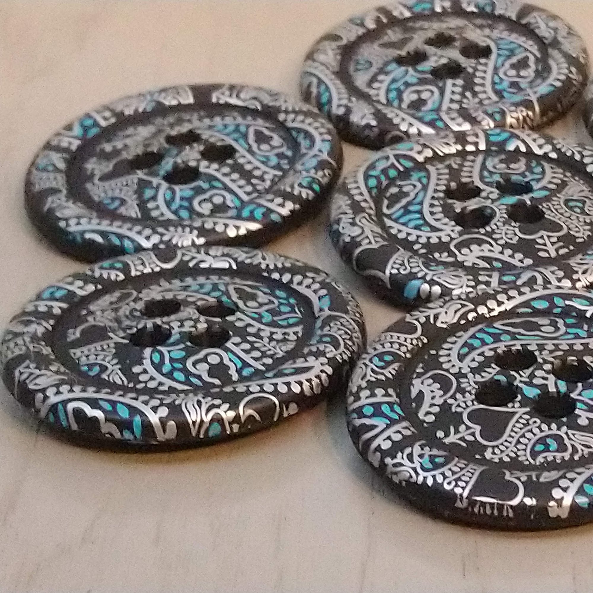 38mm Paisley Patterned Plastic Buttons – The Crafty Animal UK