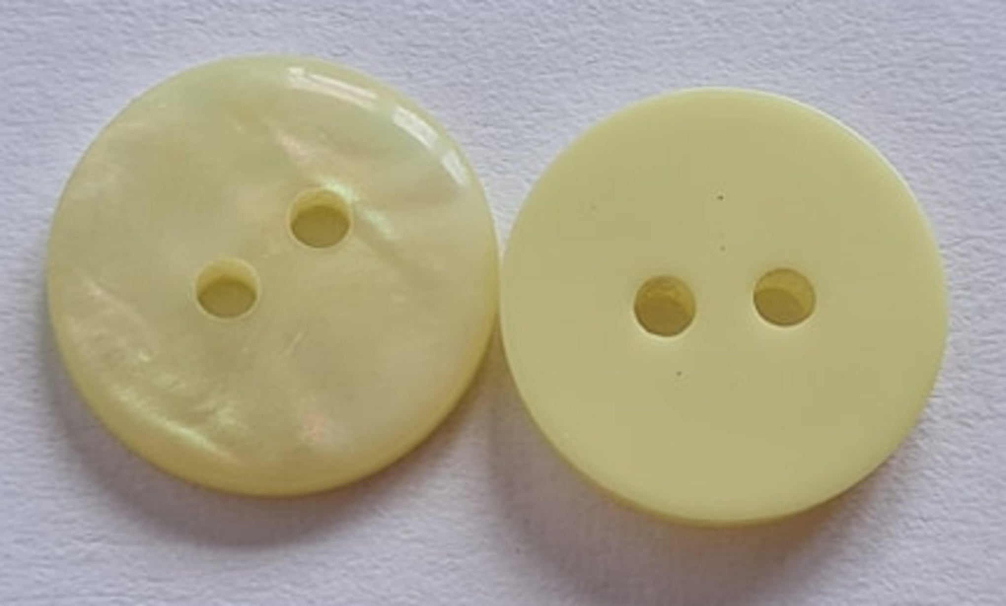 Plastic 2 Hole Buttons, Choice of Sizes and Colours – The Crafty Animal UK